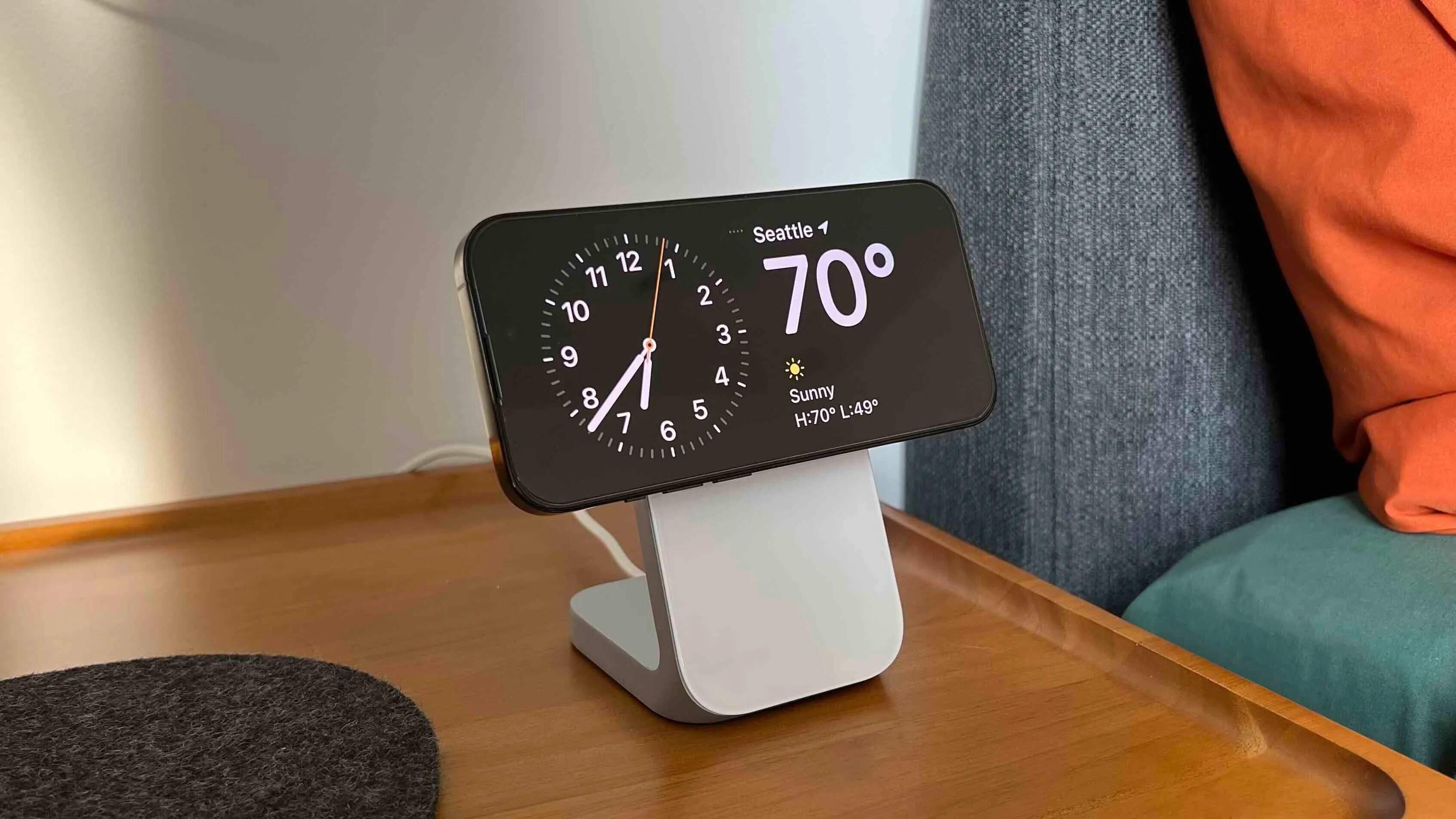 StandBy Turns Your IPhone Into A Bedside Clock iOS 17 CellularNews StandBy Turns Your IPhone Into A Bedside Clock iOS 17 CellularNews